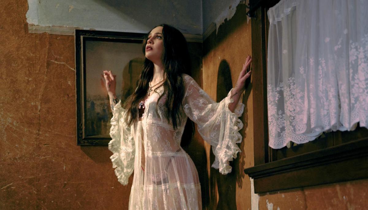 Bea Miller Battles With Her Own Mind In New Visual