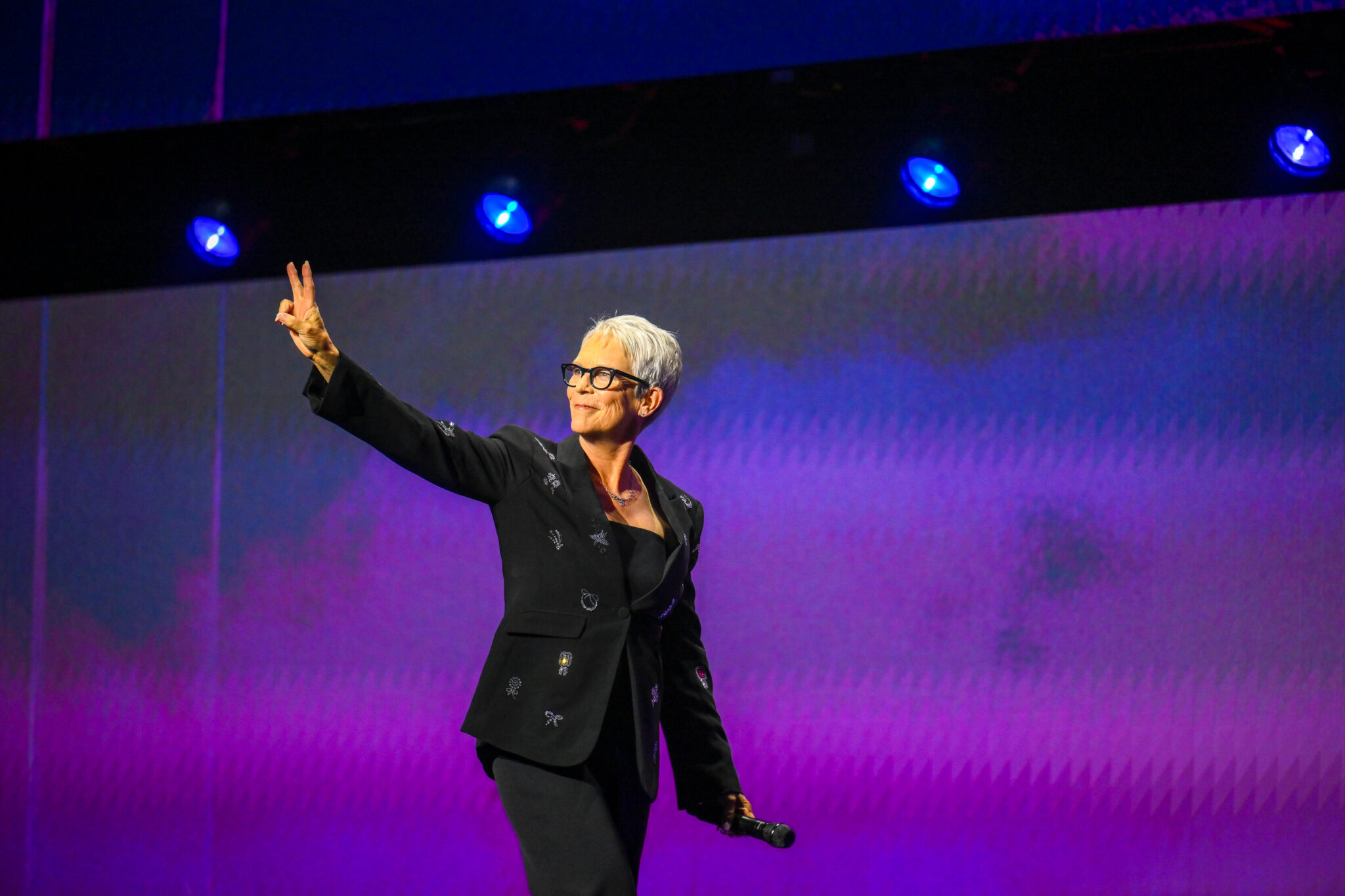 Jamie Lee Curtis Accepts Disney Legend Award: Watch