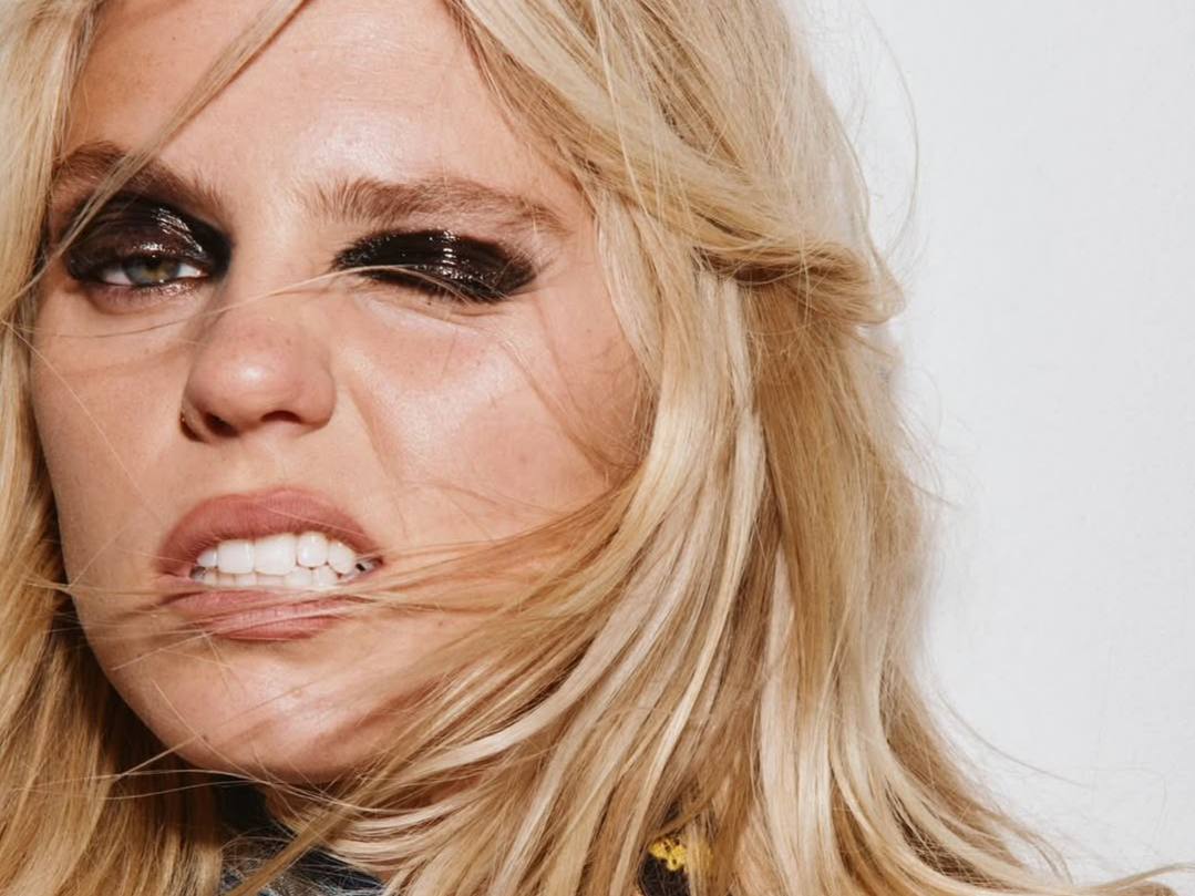 ALBUM REVIEW | Reneé Rapp - BITE ME - Stage Right Secrets